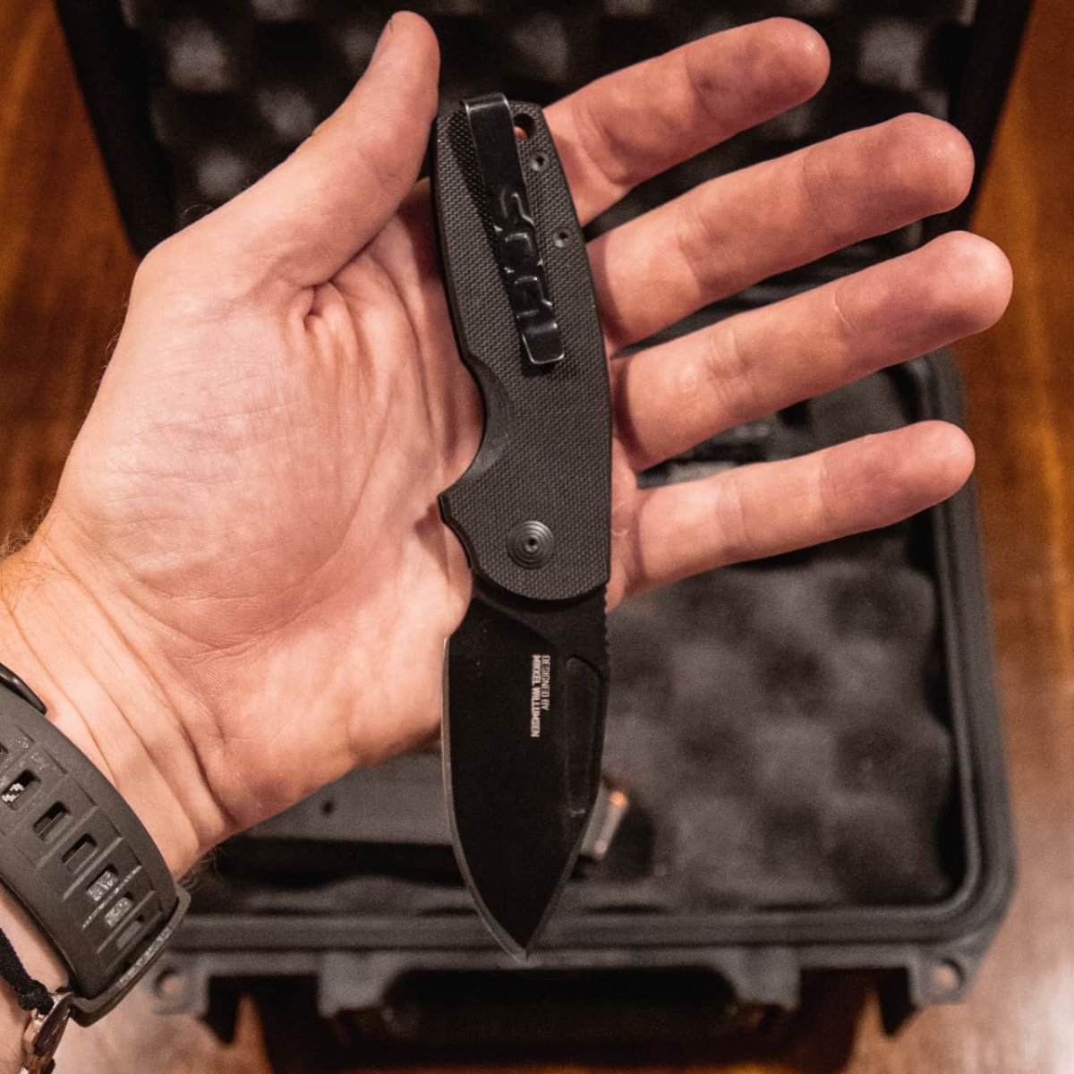 SOG Stout SJ Clip Point - Blackout - Knifestore.se